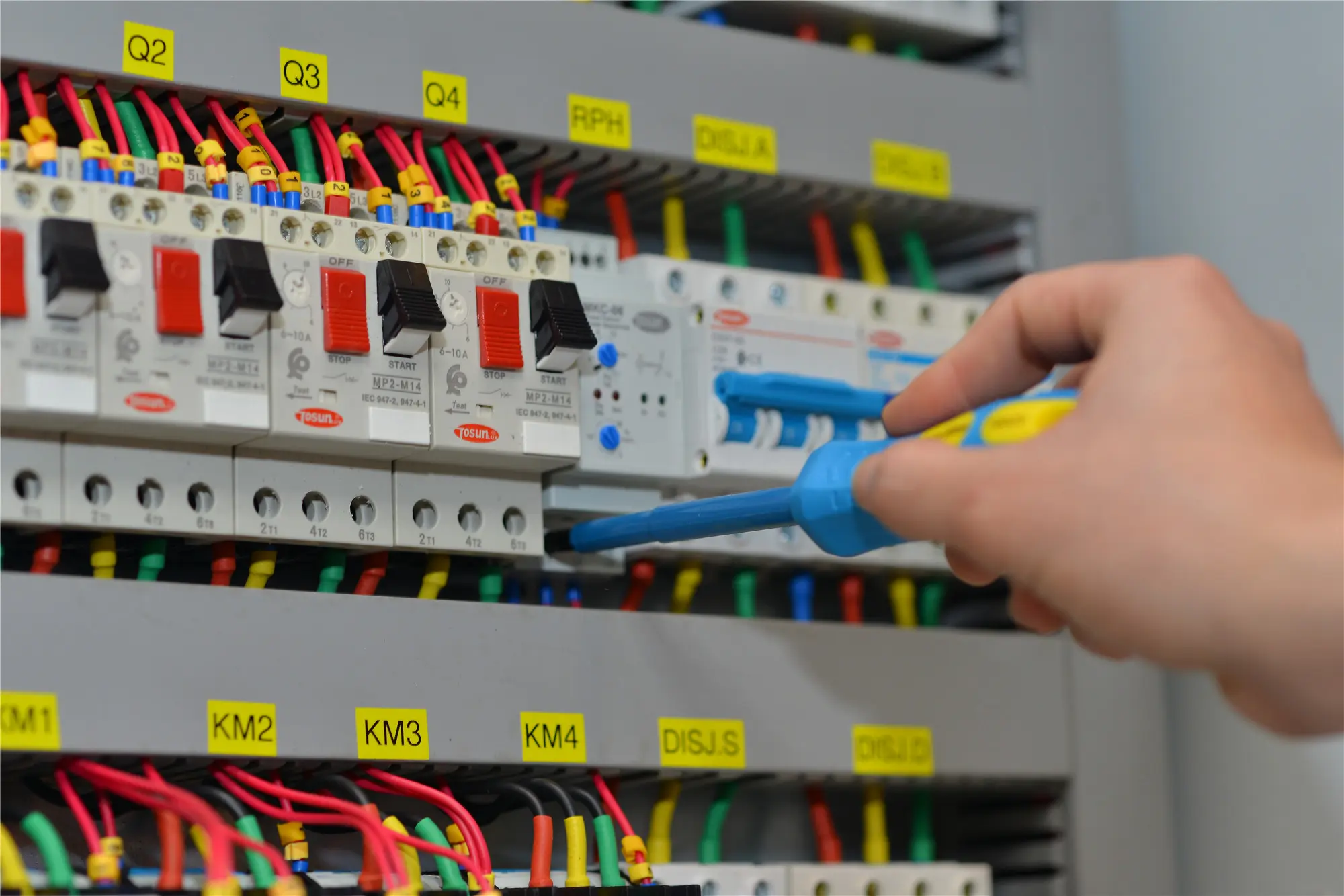 Breaking Capacity vs. Circuit Breaker Ratings: Are They The Same ...